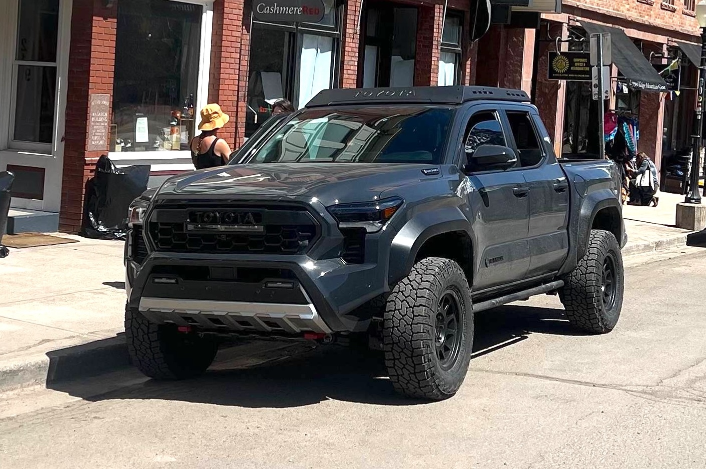 2025 Underground Trailhunter with Method 703s 17x8.5 0mm Offset and ...